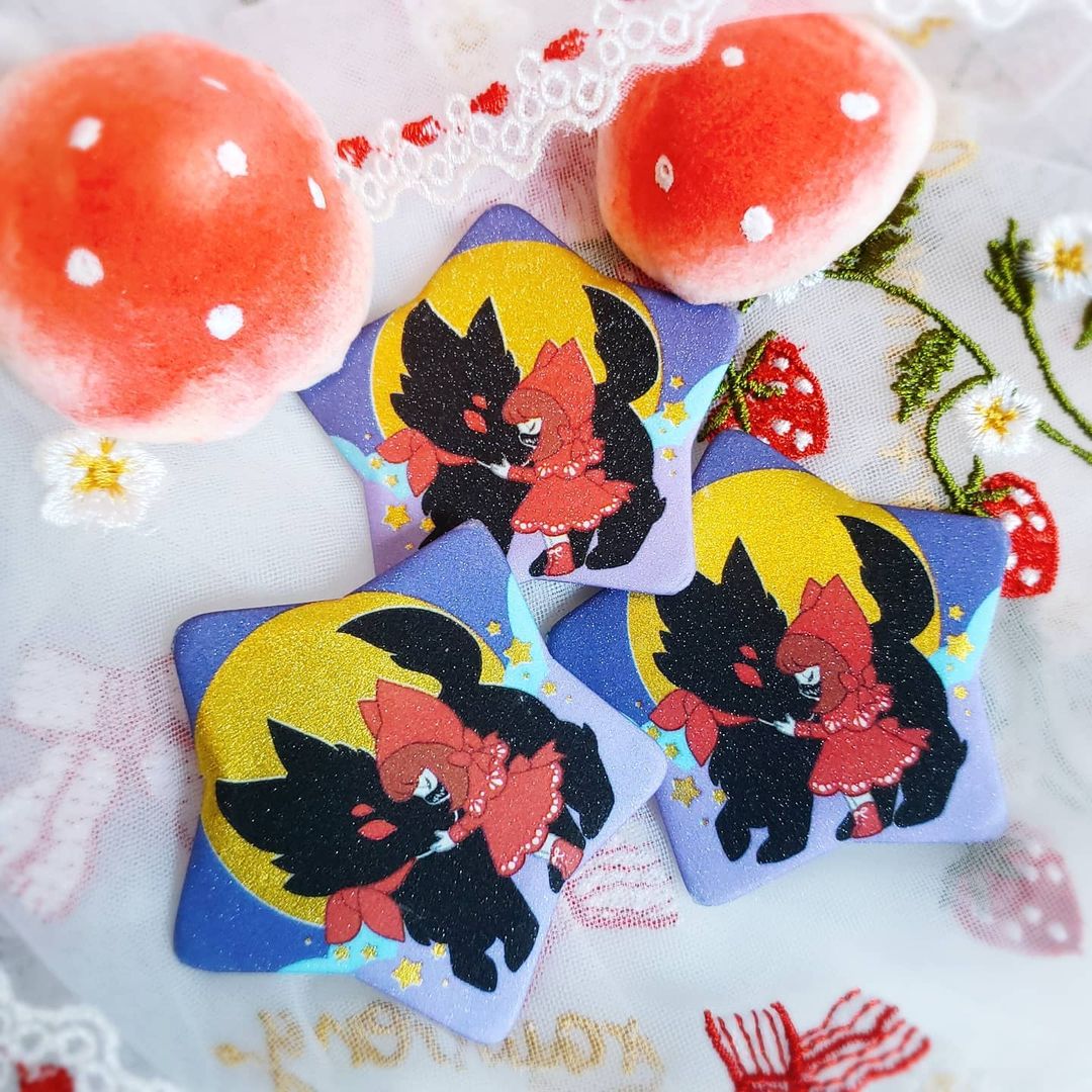 Little Red Star Button – Noble Demons